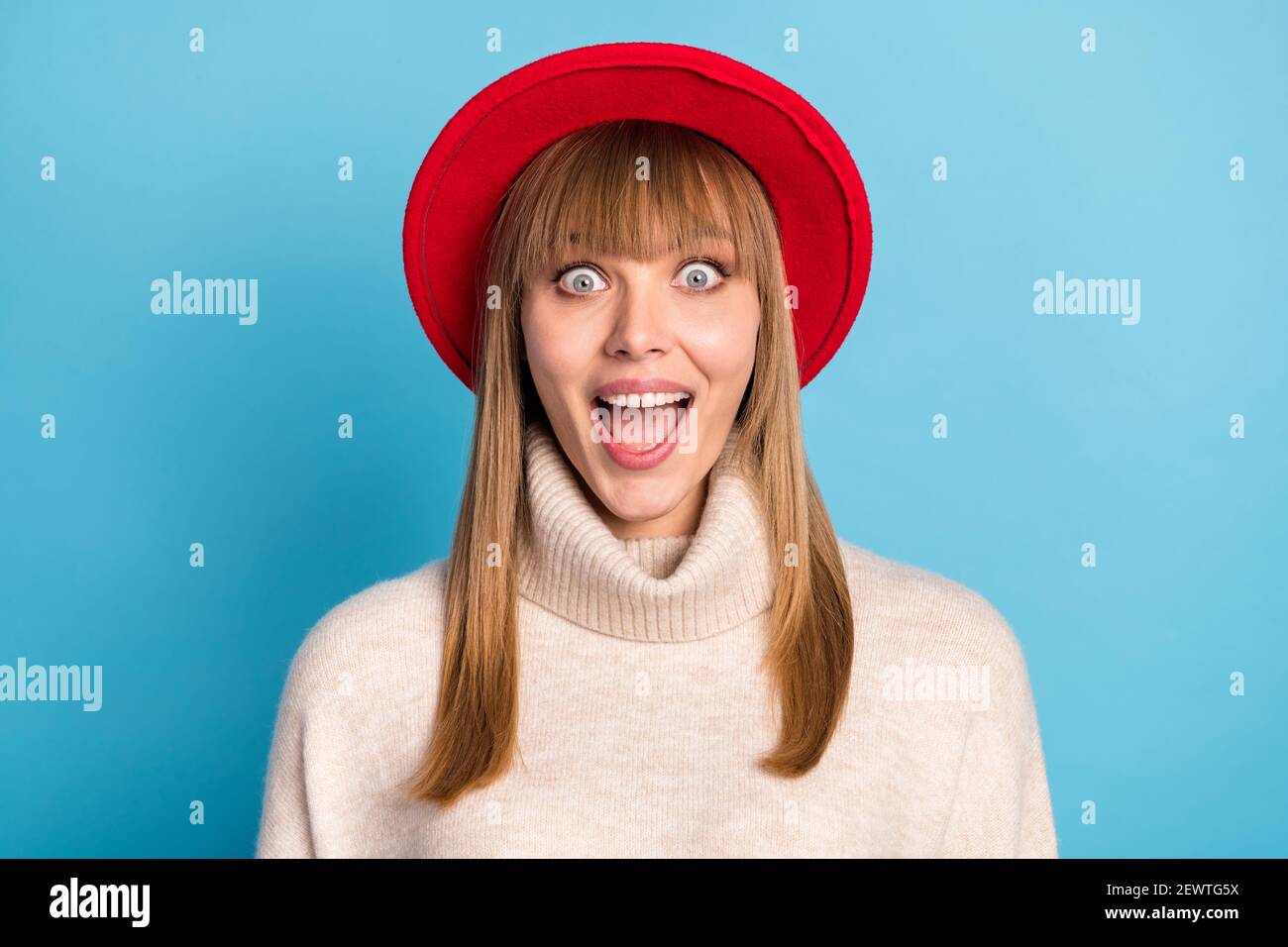Portrait photo girl amazed staring opened mouth in red hat smiling ...