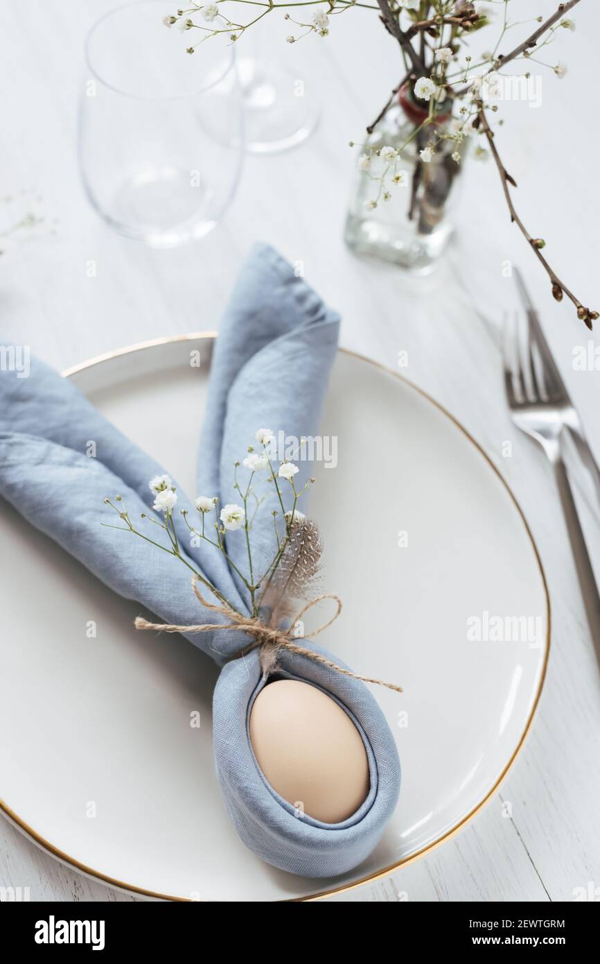 Blue dinner setting hi-res stock photography and images - Alamy