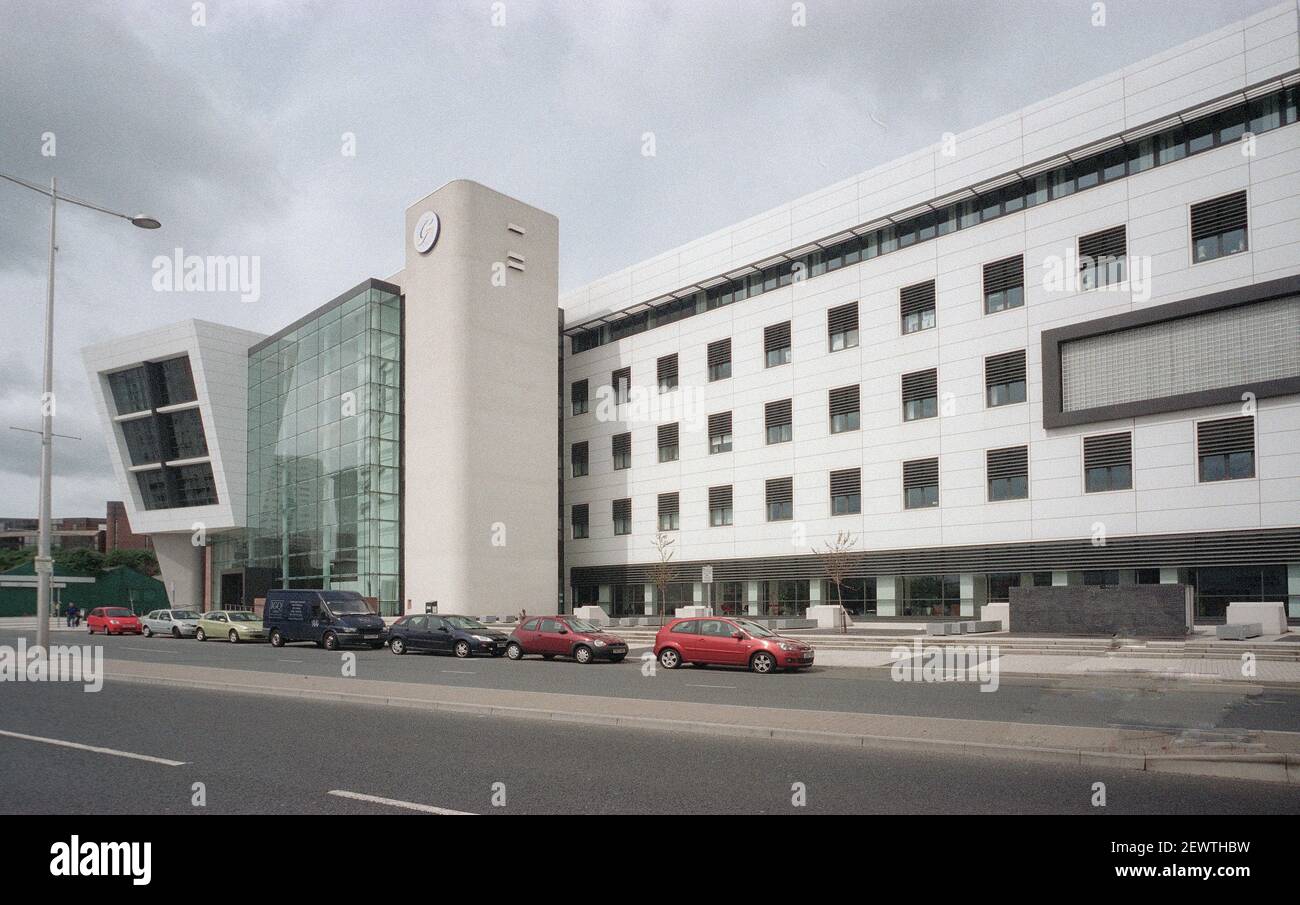 University of south wales cardiff 2009 hi-res stock photography and ...