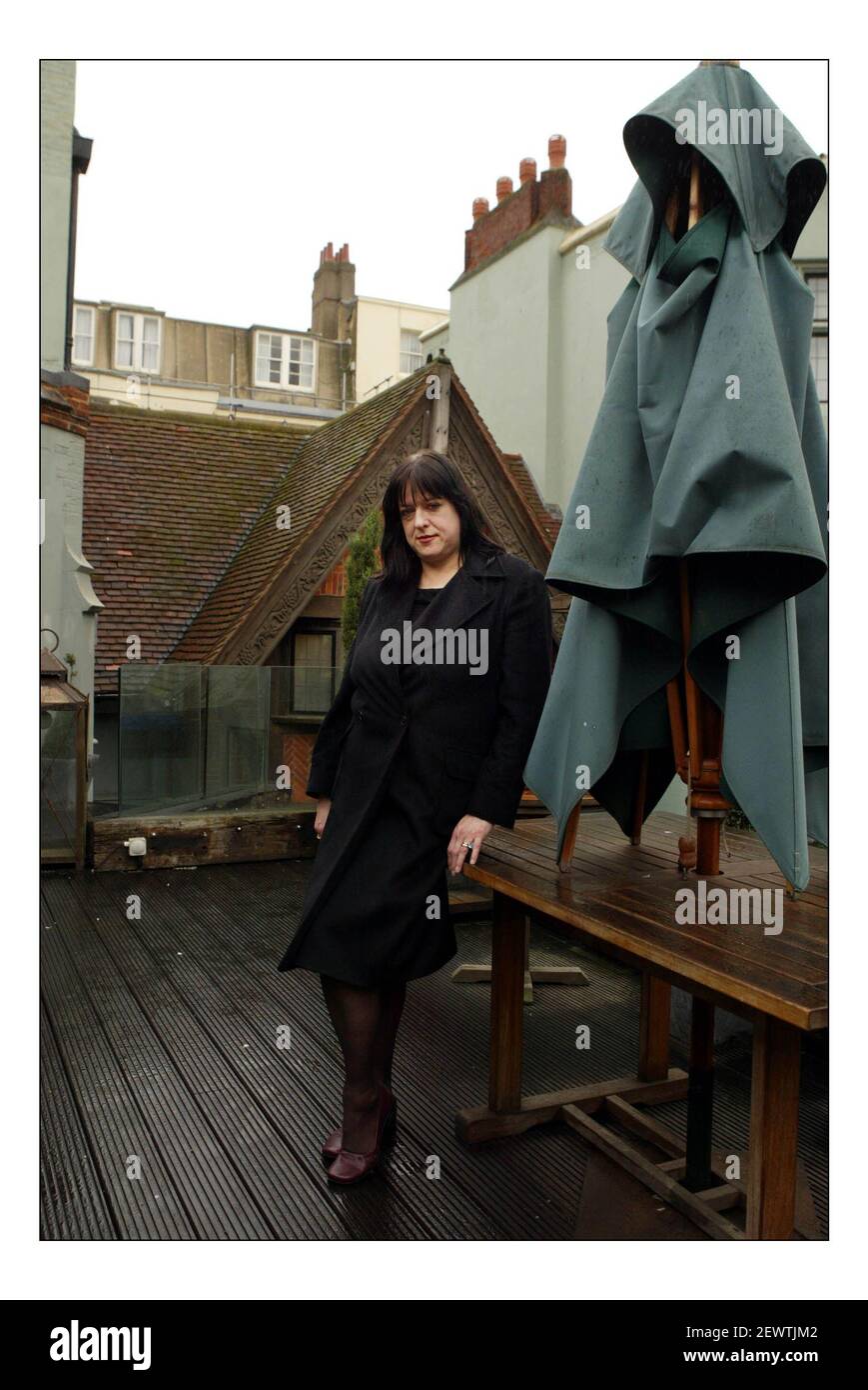 Julie Burchill in a hotel in Brightonpic David Sandison 27/1/2005 Stock ...