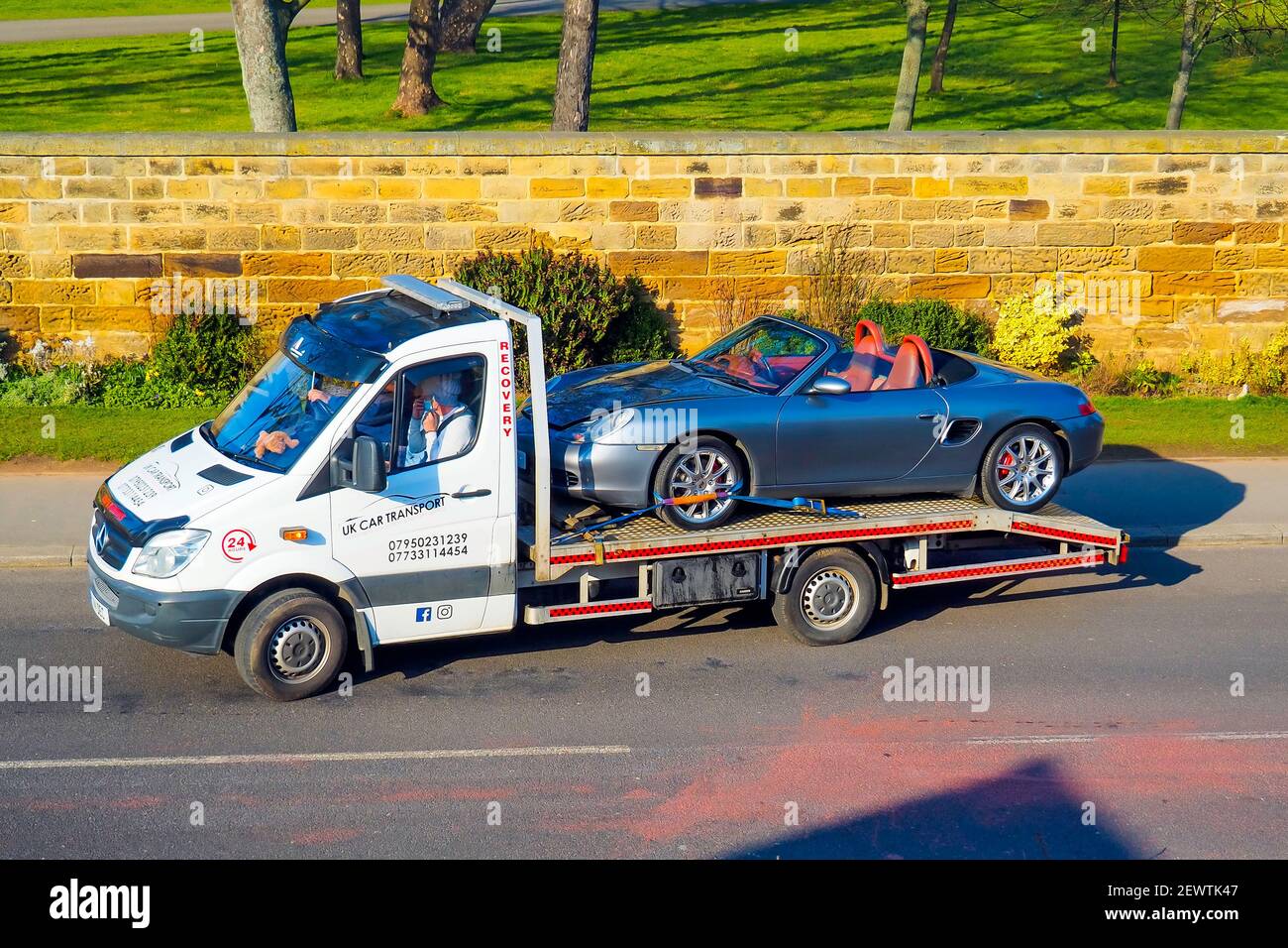 Car recovery vehicle hi-res stock photography and images - Alamy
