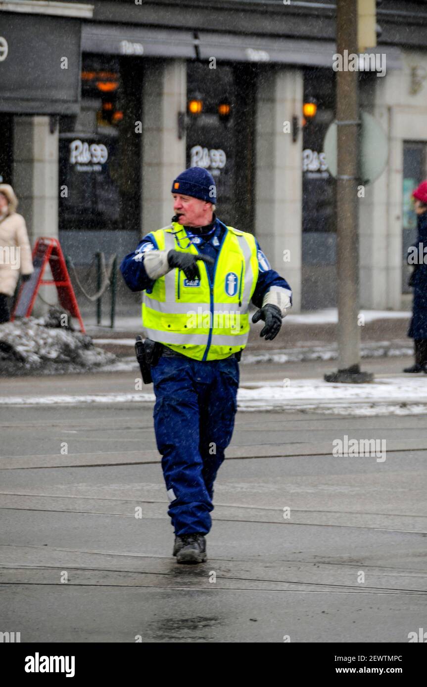 Police officer directing traffic hi-res stock photography and images ...