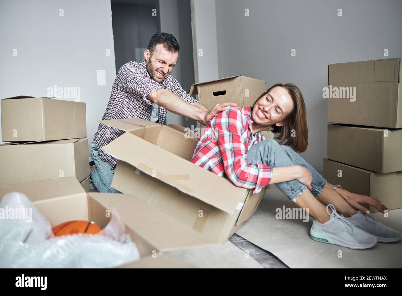 Man forcing woman hi-res stock photography and images - Alamy