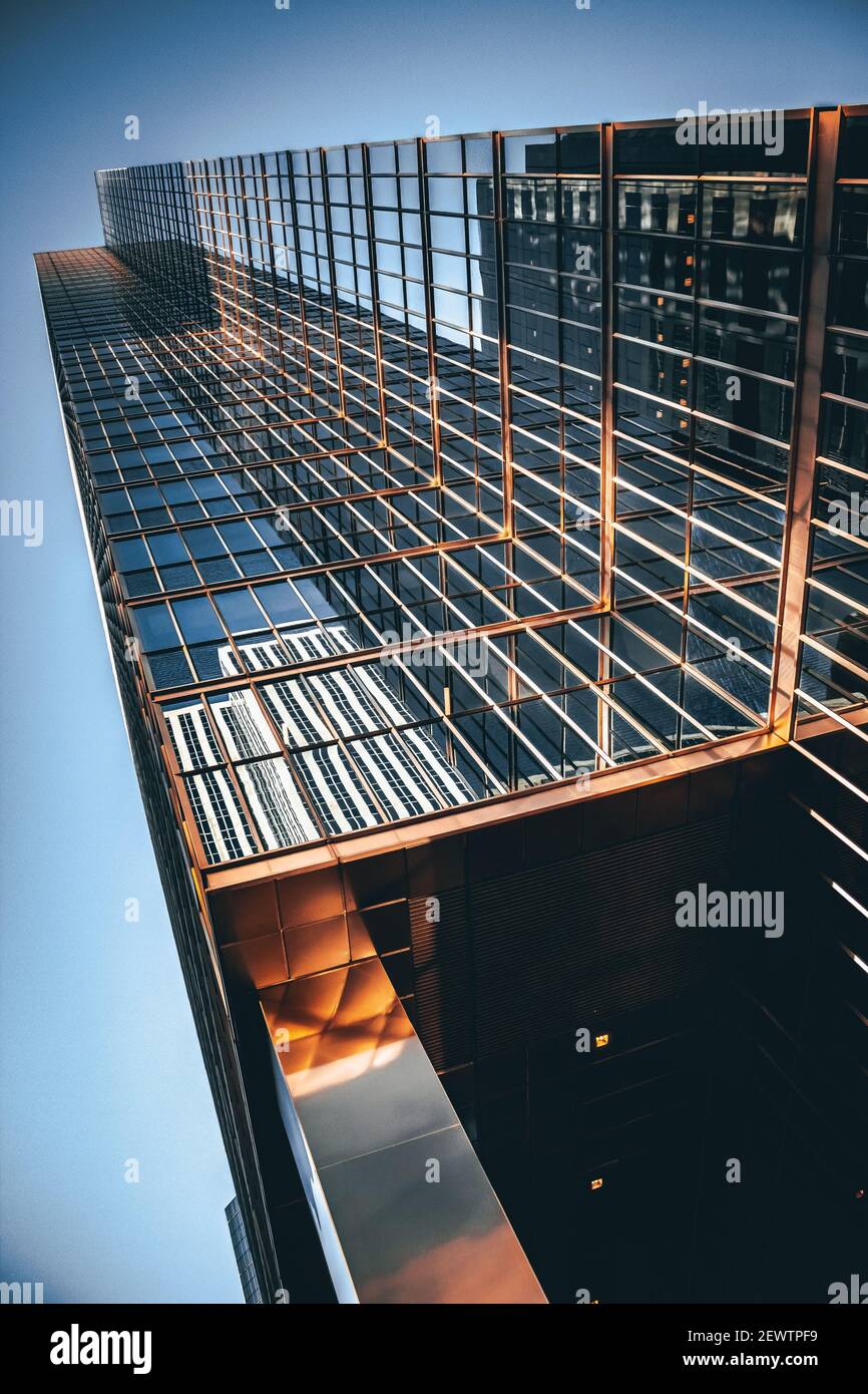 Gold skyscraper hi-res stock photography and images - Alamy