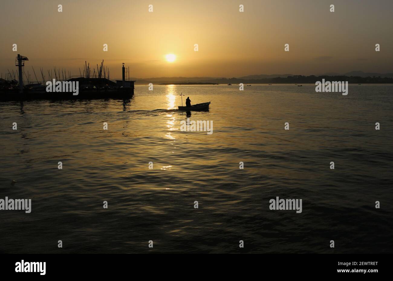 Low sun in morning hi-res stock photography and images - Alamy