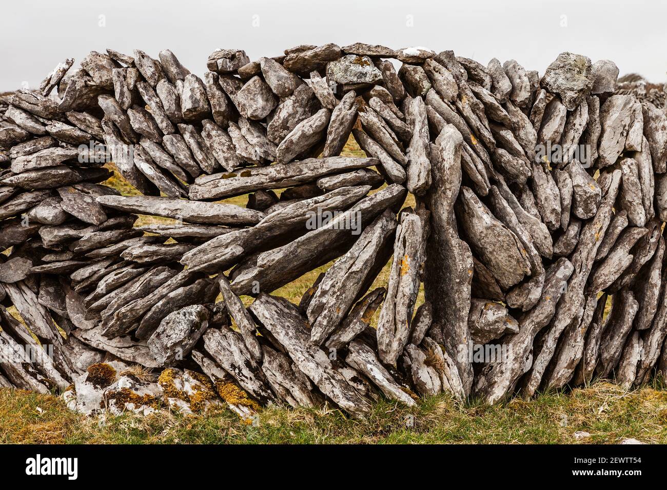 Irish dry stone walls hi-res stock photography and images - Alamy