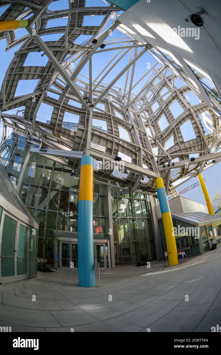 The courtyard of the Ruvo Brain Health Center in Las Vegas, NV ...