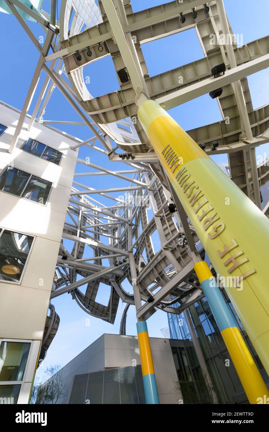 The courtyard of the Ruvo Brain Health Center in Las Vegas, NV ...
