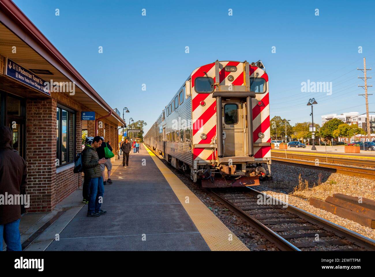 Train station platform at Lisle, Illinois on a sunny day with passenger ...