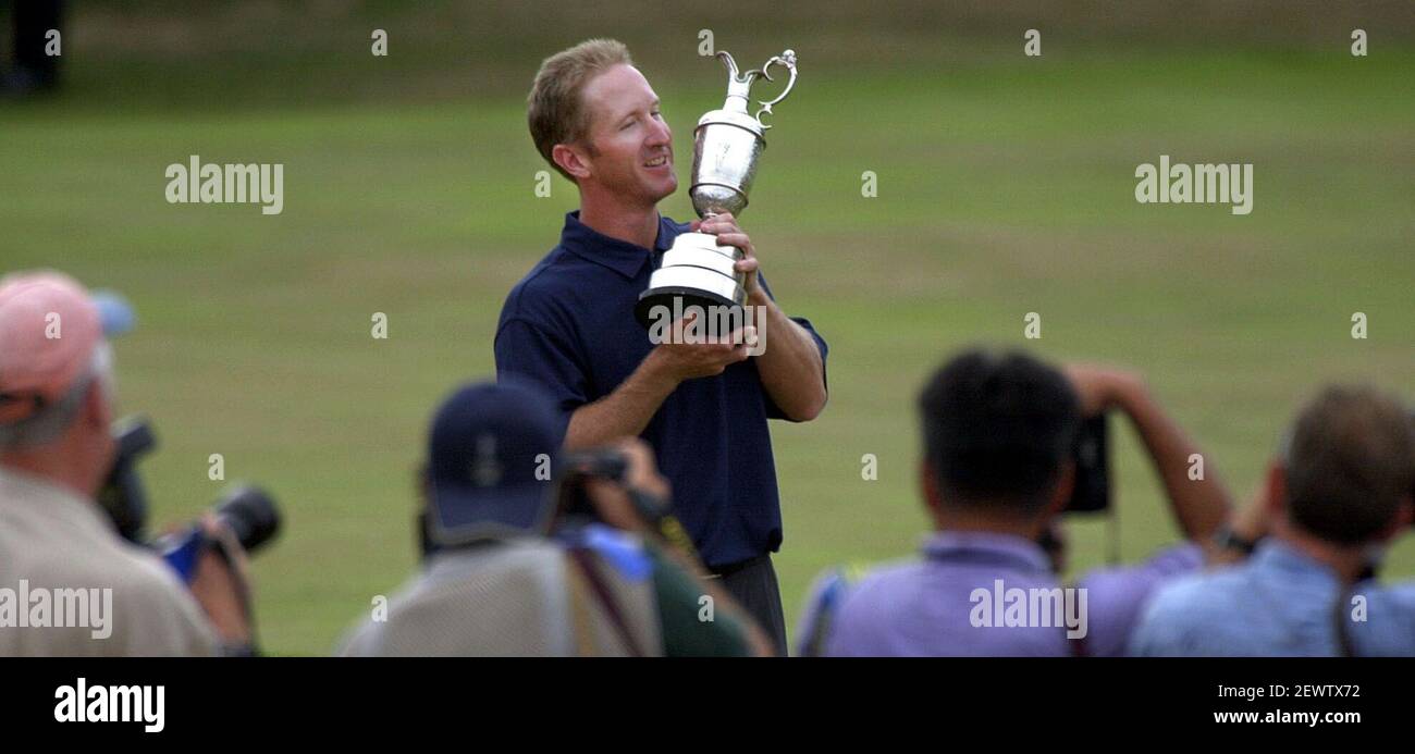 BRITISH OPEN GOLF LYTHAM FINAL DAY JULY 2001 DAVID DUVAL HOLDING THE ...