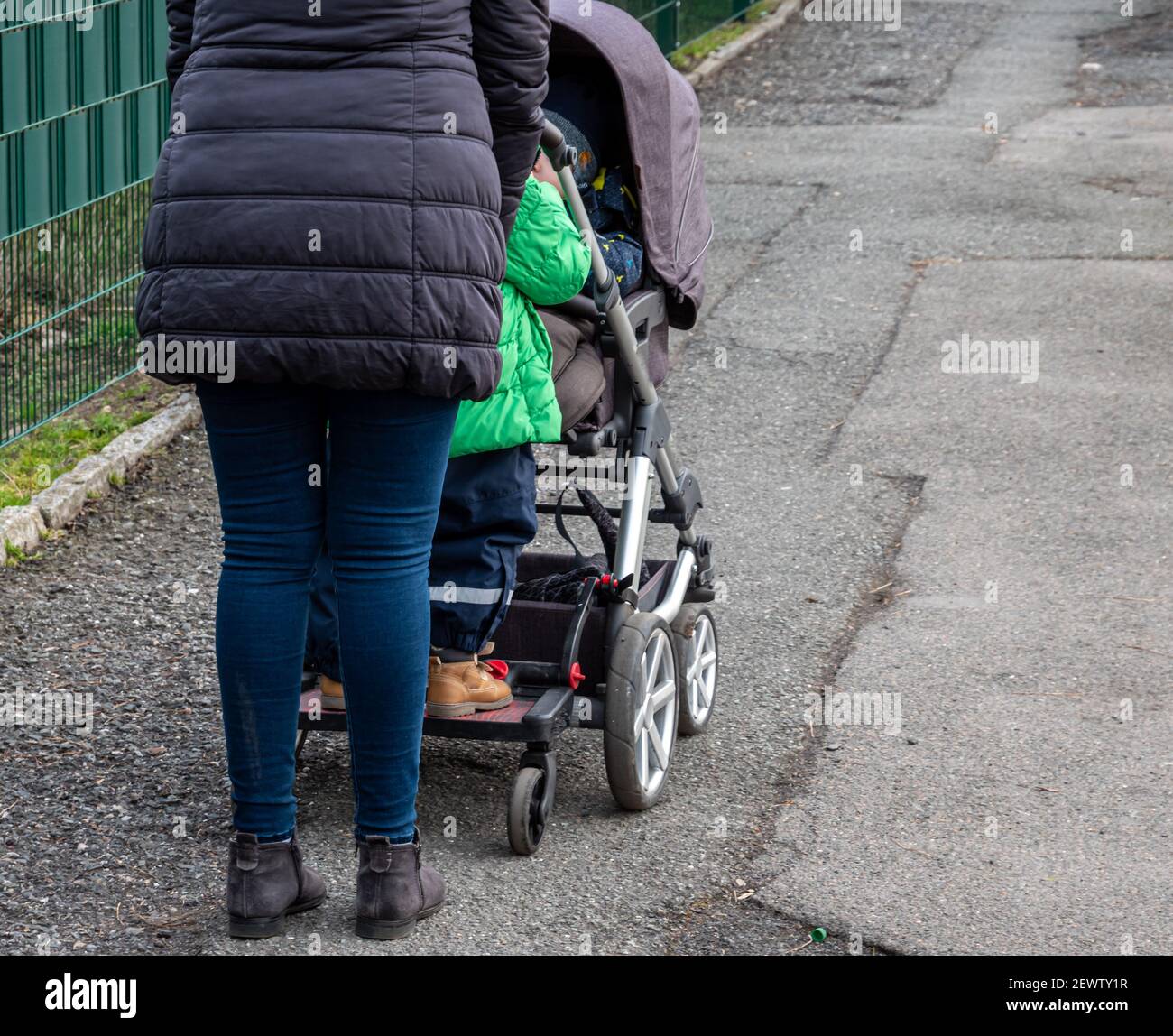 Single mother poverty hi-res stock photography and images - Alamy