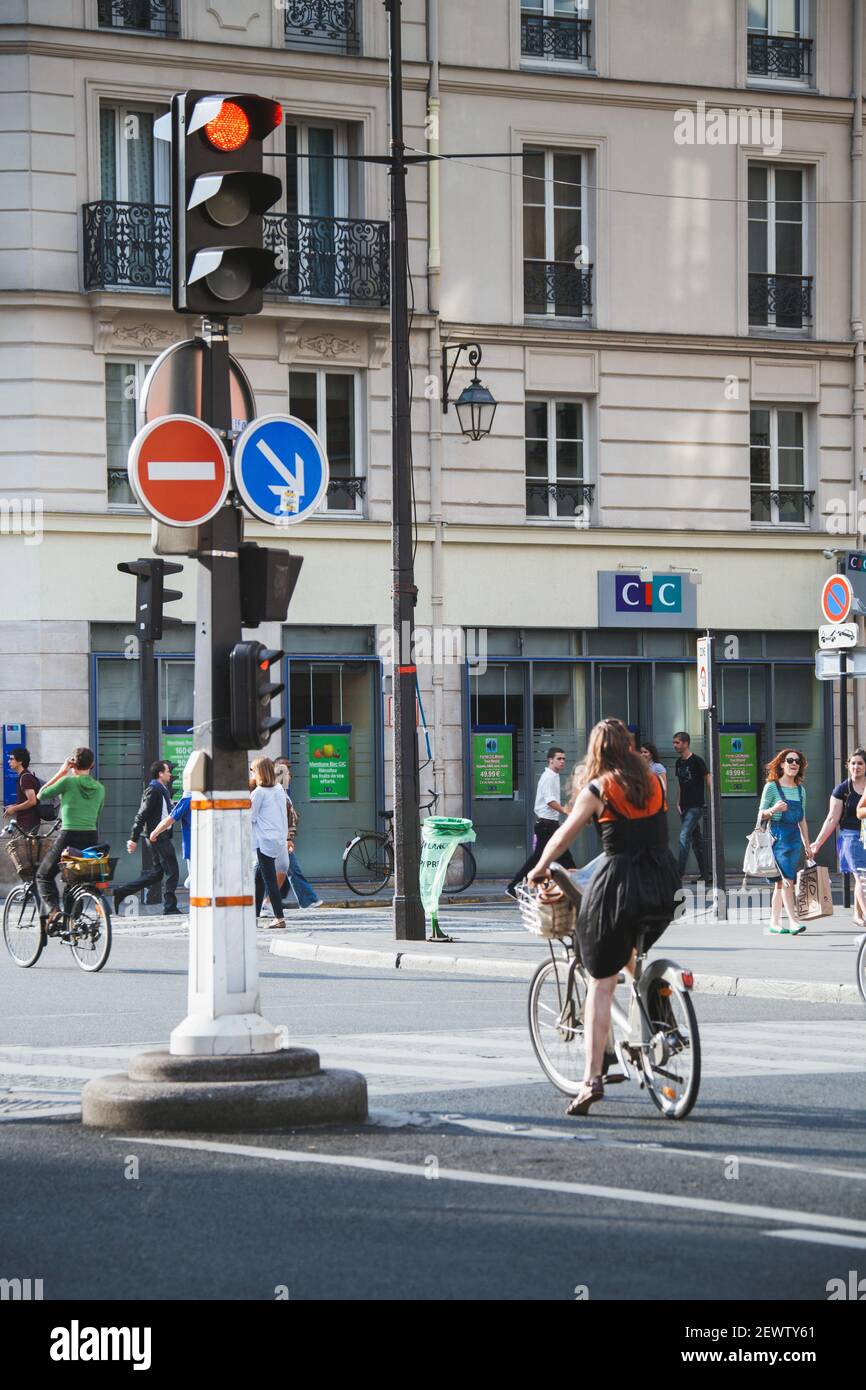 Woman crossing the road paris hi-res stock photography and images - Alamy