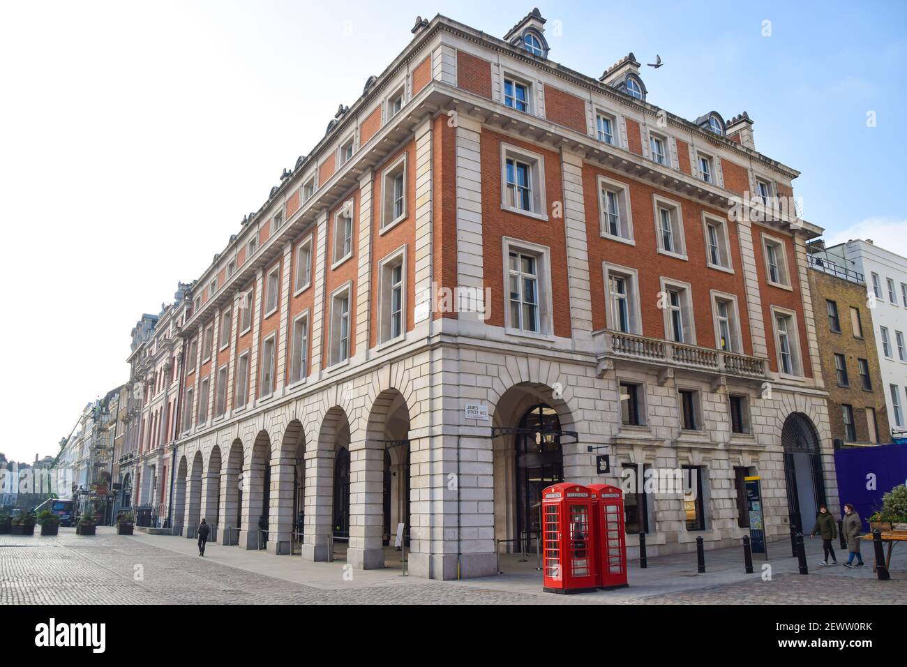 Regent street london computer store hi-res stock photography and images ...