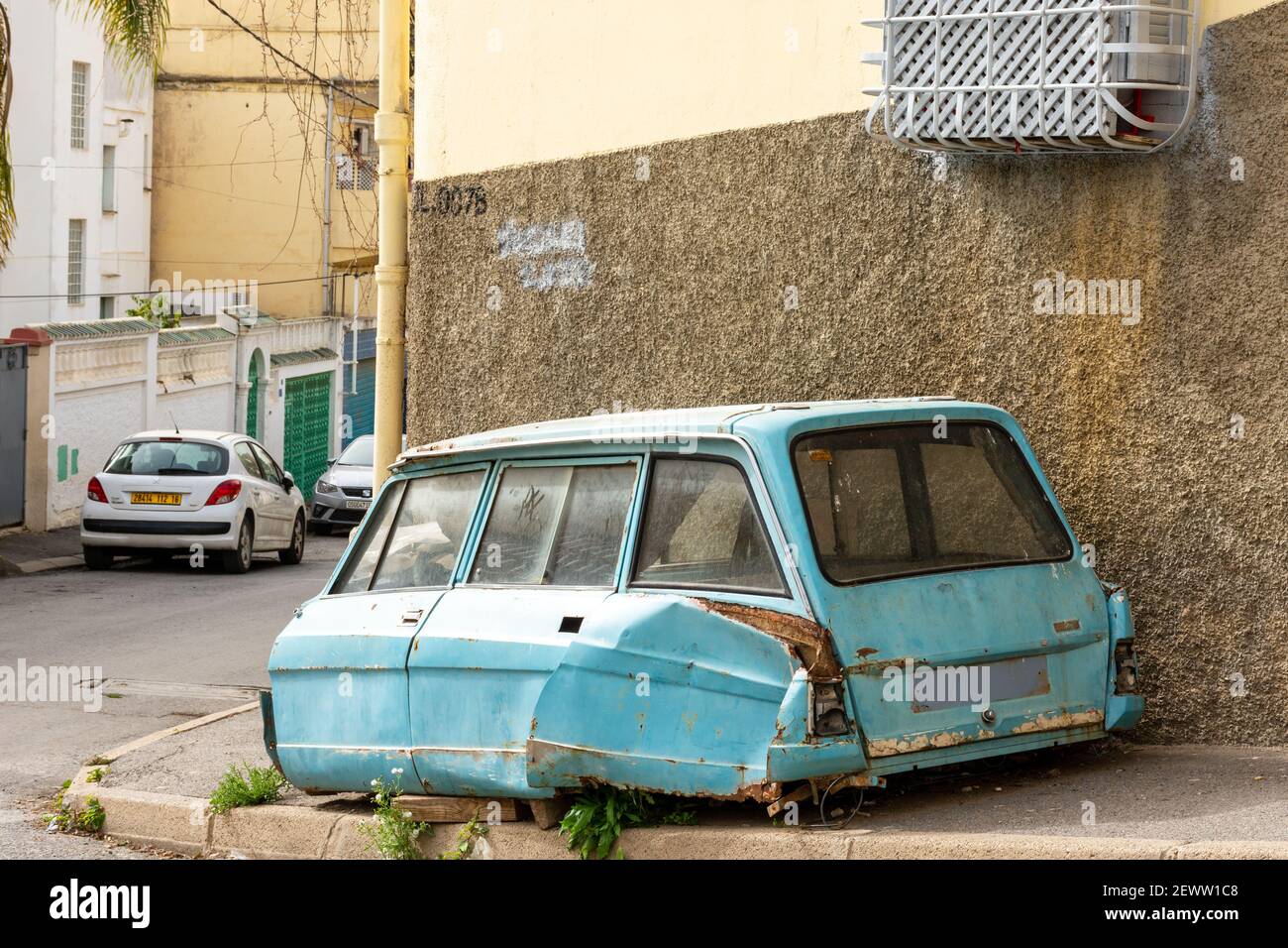 Rotten car hi-res stock photography and images - Alamy
