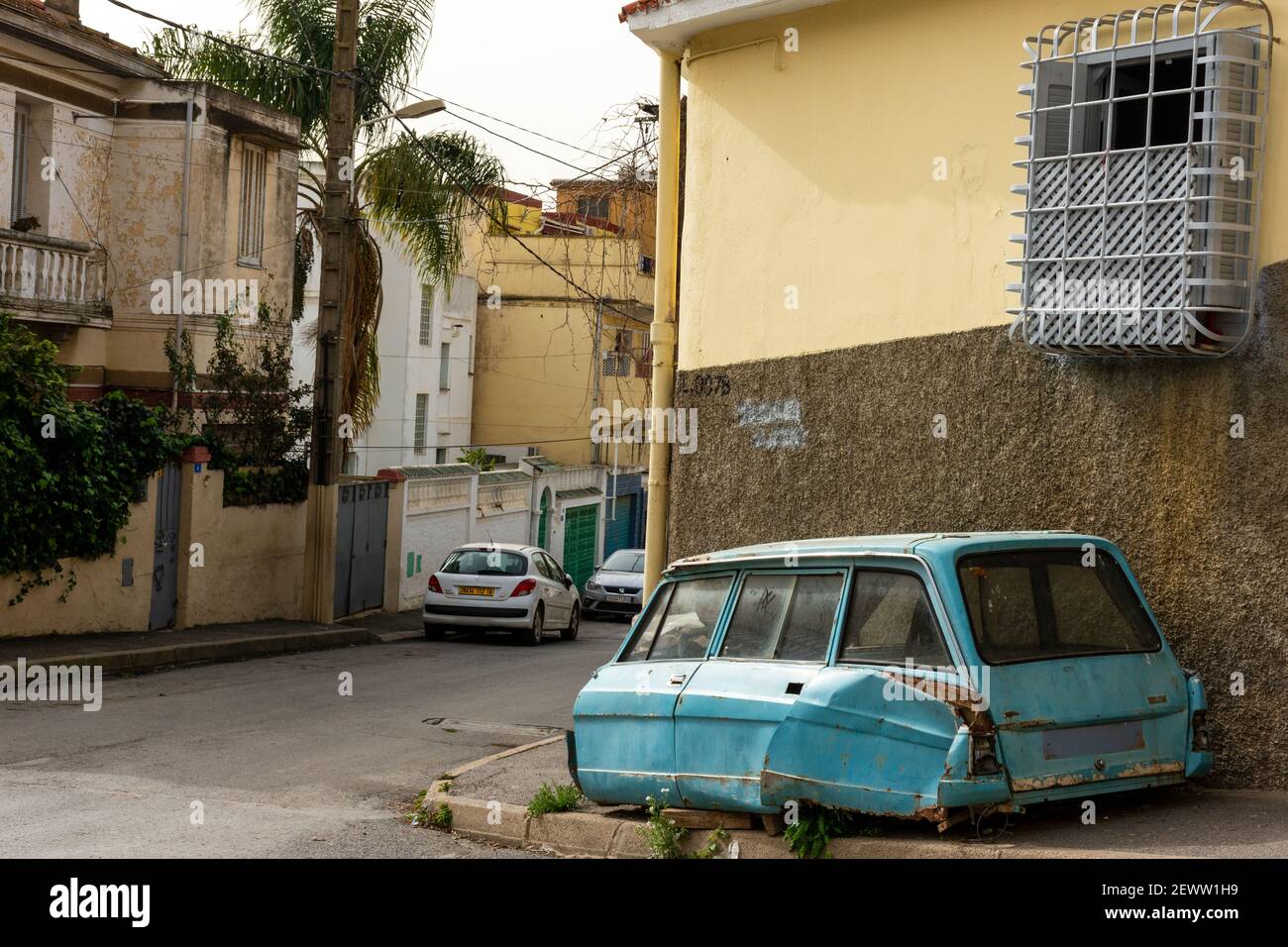 Rotten car on the street Stock Photo - Alamy