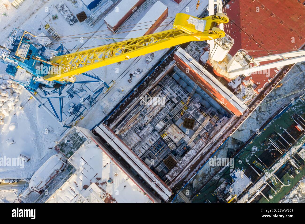 Ship cargo hold loading hi-res stock photography and images - Alamy