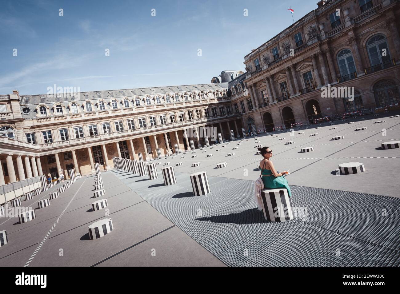 People on the streets of the French capital Stock Photo - Alamy