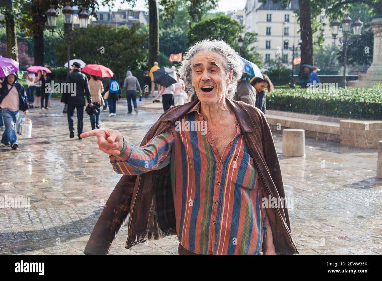 People on the streets of the French capital Stock Photo - Alamy