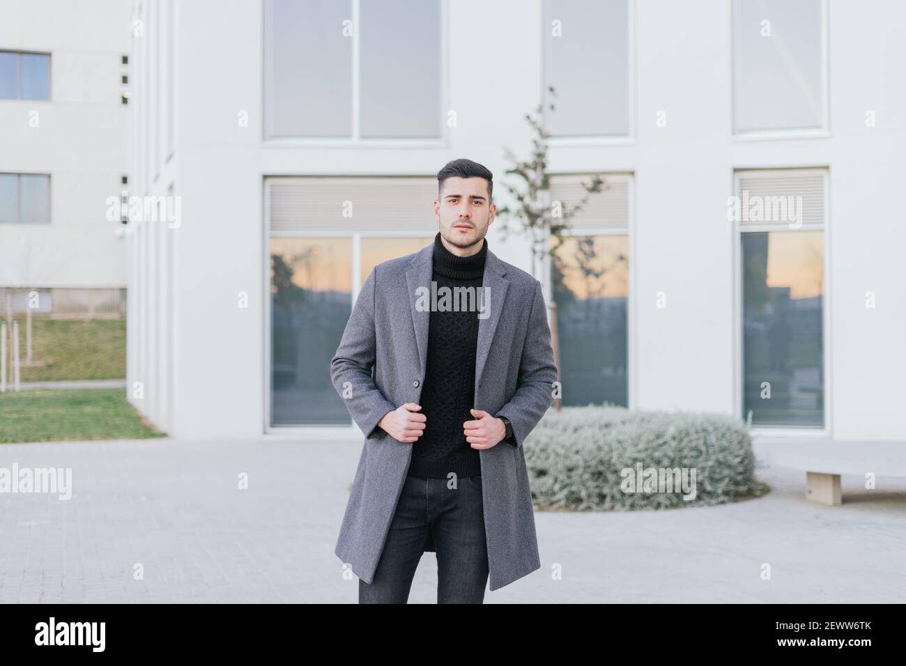Professional male executive dressed hi-res stock photography and images ...