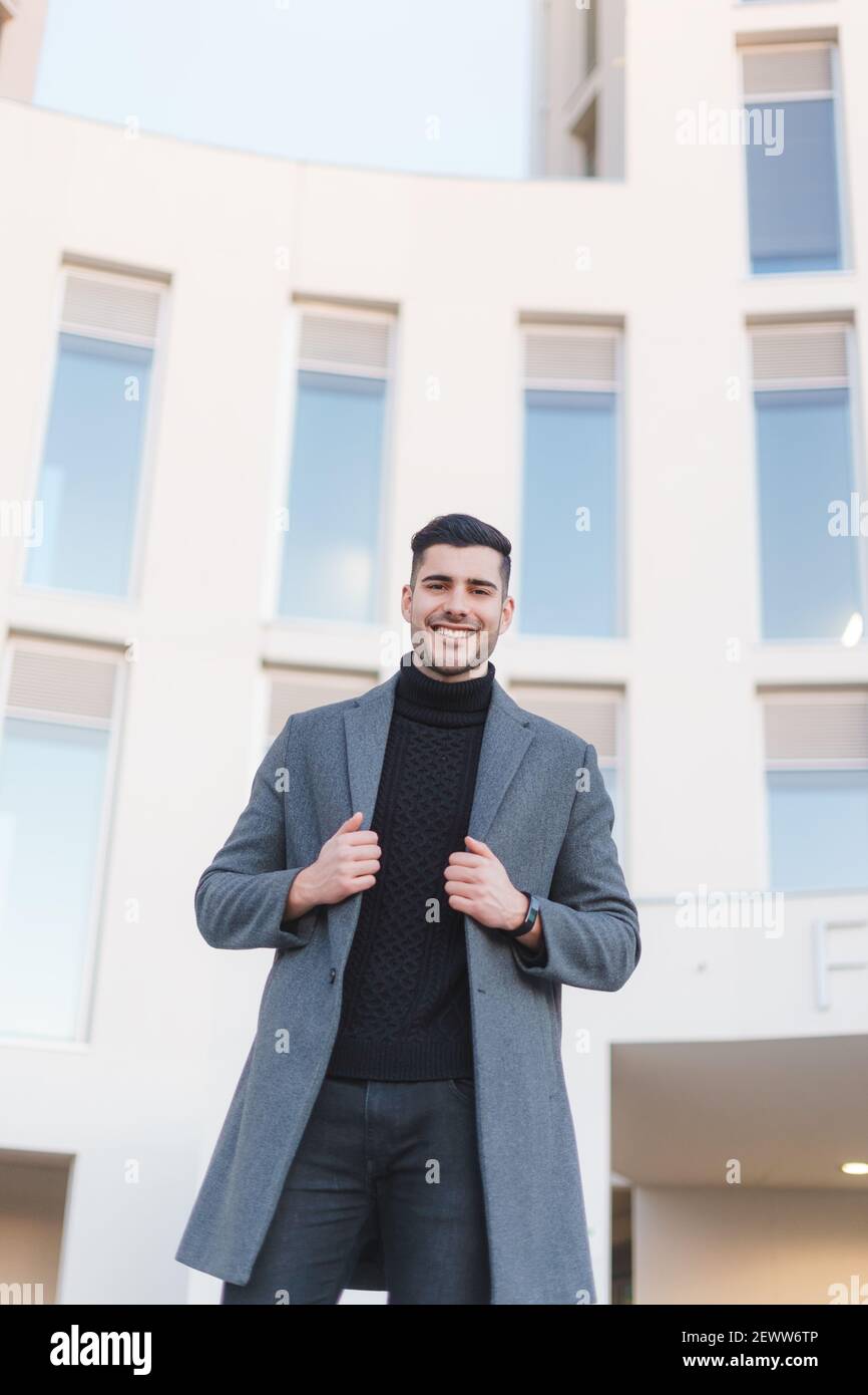 Smart pose young corporate man hi-res stock photography and images - Alamy