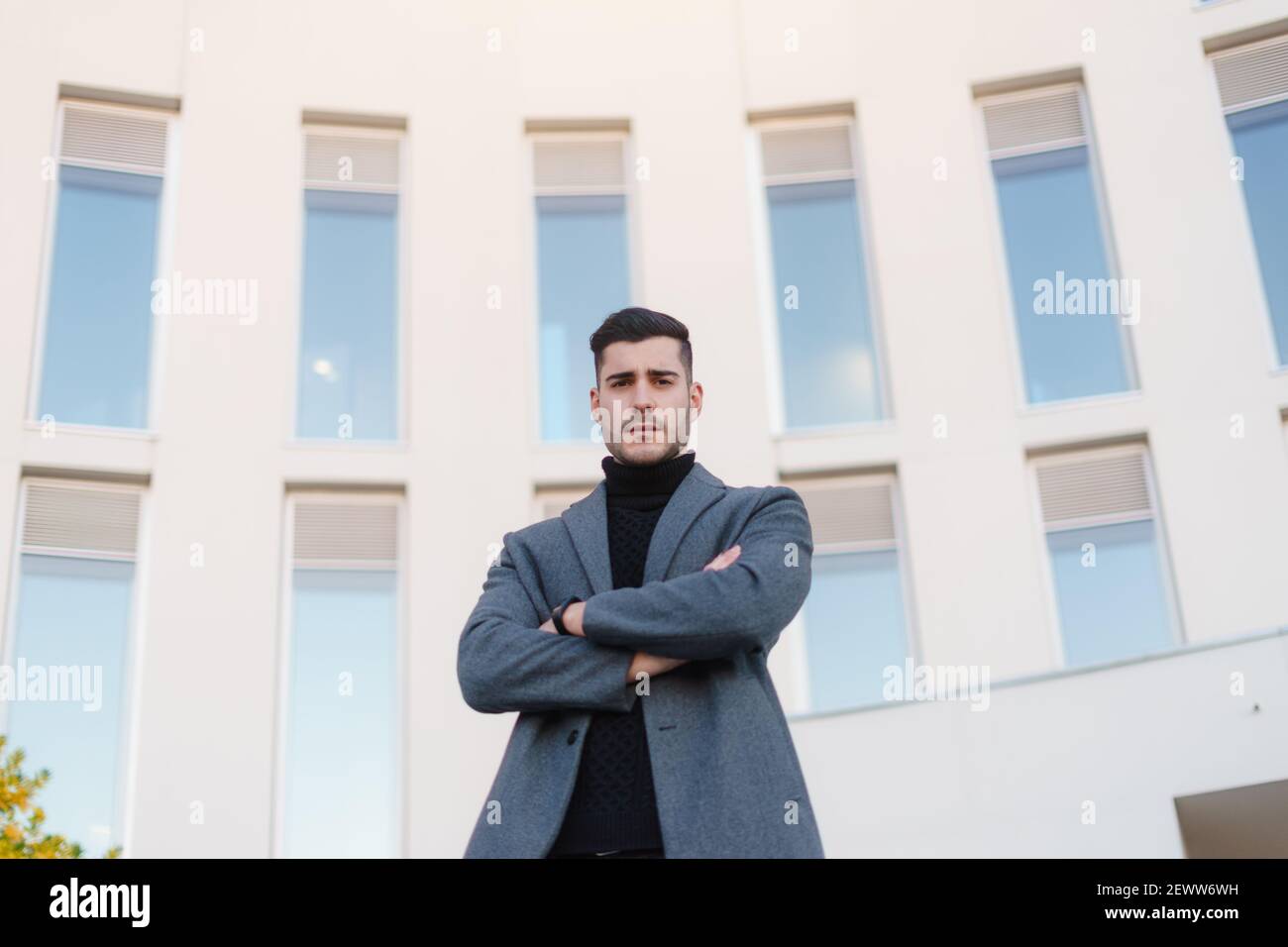 Smart pose young corporate man hi-res stock photography and images - Alamy