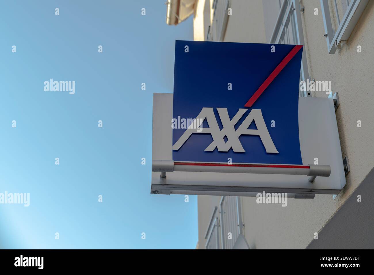 Axa symbol hi-res stock photography and images - Alamy