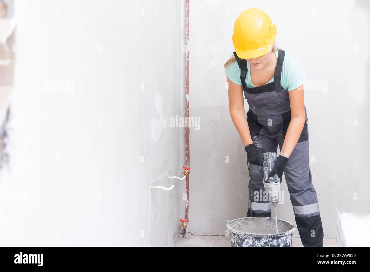 Woman cement brick work hi-res stock photography and images - Alamy