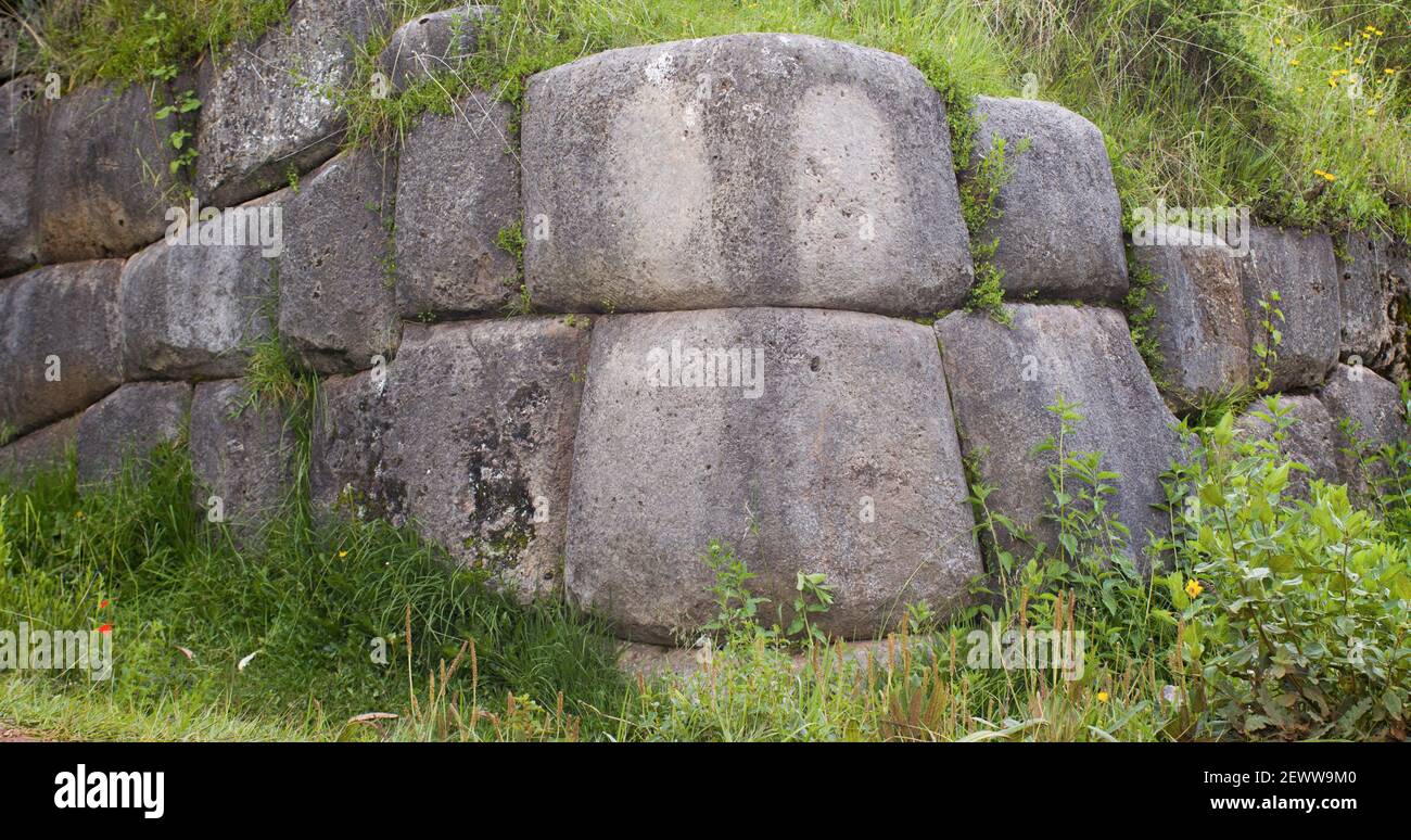 Rounded corner of inca masonry at qenqo cusco Peru Stock Photo - Alamy