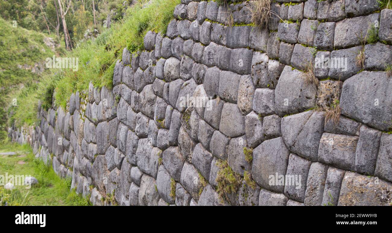 Sacsayhuaman inca ruins large stone hi-res stock photography and images ...