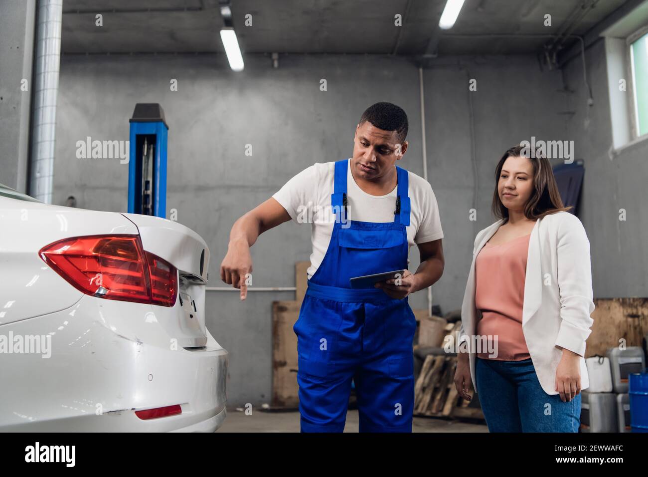 Worker tells customer repair hi-res stock photography and images - Alamy