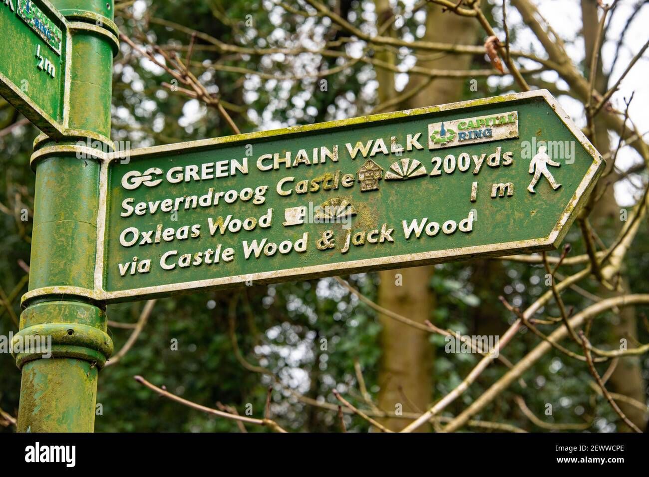Footpath sign for 'Green Chain walk', Greenwich. London Stock Photo - Alamy