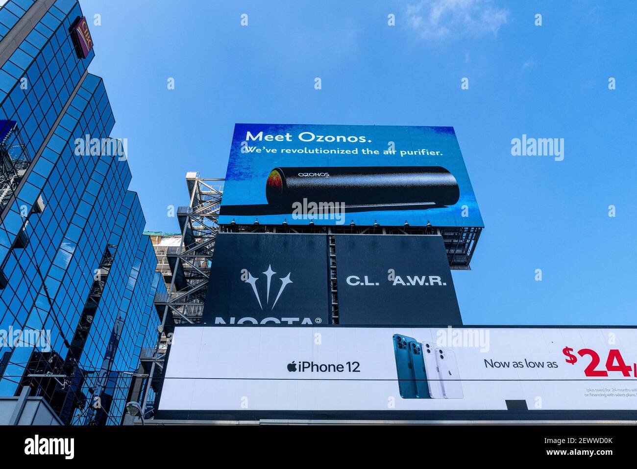 The newer advertising giant screens in Yonge-Dundas Square, Toronto ...