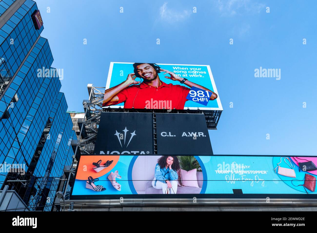 The newer advertising giant screens in Yonge-Dundas Square, Toronto ...
