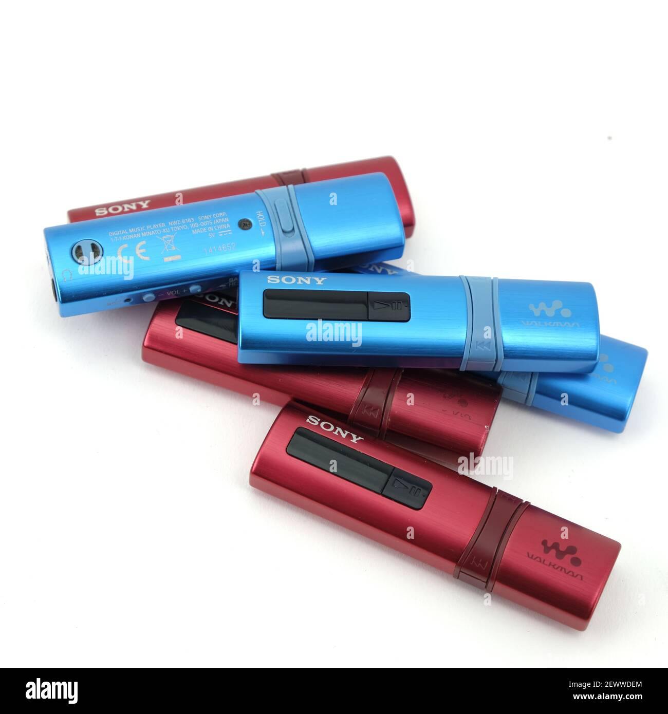 Sonyportablewalkman hi-res stock photography and images - Alamy