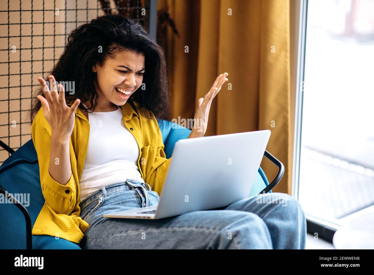 Confused young business woman is having problem with internet ...