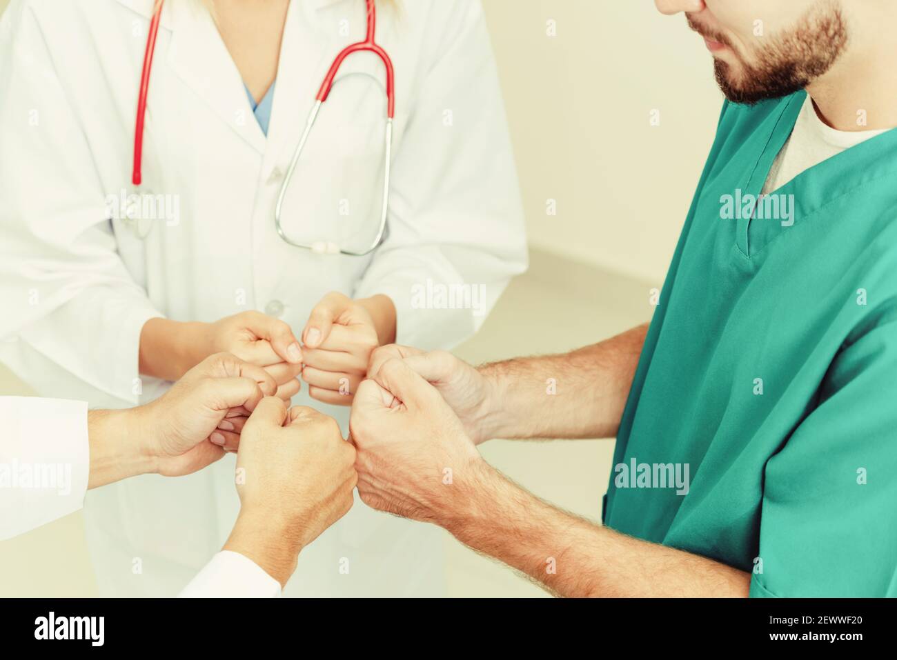 Medical staff circle hi-res stock photography and images - Alamy