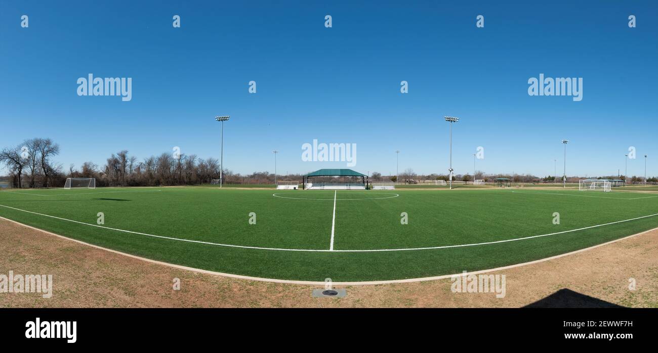 Family on pitch hi-res stock photography and images - Alamy