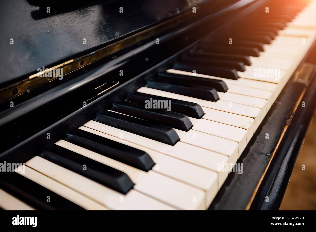 Old vintage piano keyboard. Close up view Stock Photo - Alamy
