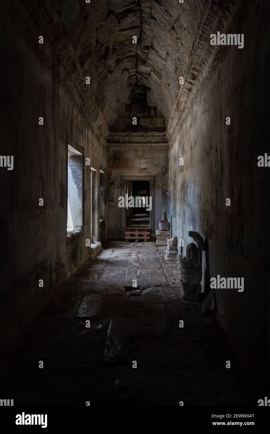 Angkor wat temple interior hi-res stock photography and images - Alamy