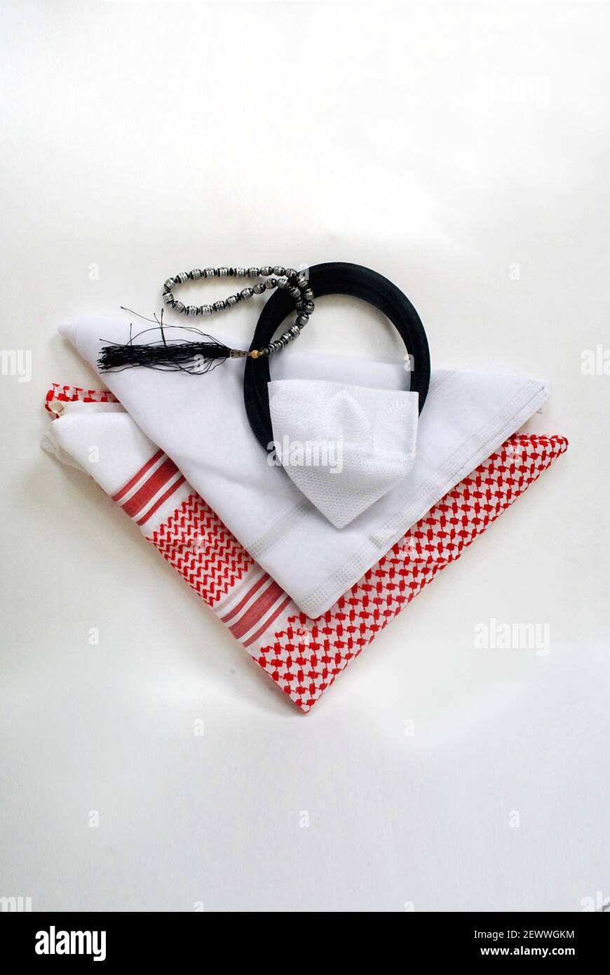 Arabic traditional clothing accessories Agal, Islamic cap and rosary ...