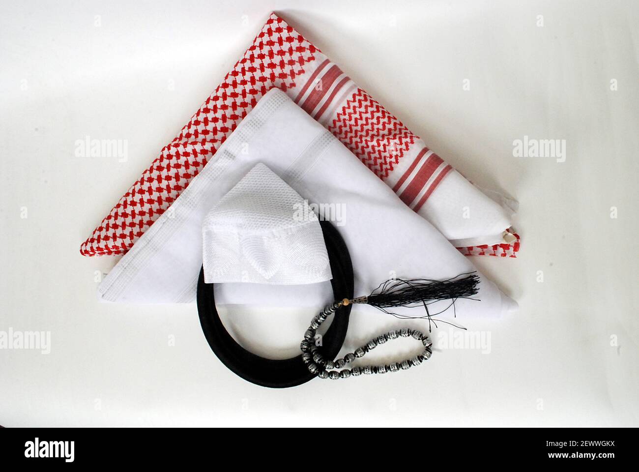 Arabic traditional clothing accessories Agal, Islamic cap and rosary ...