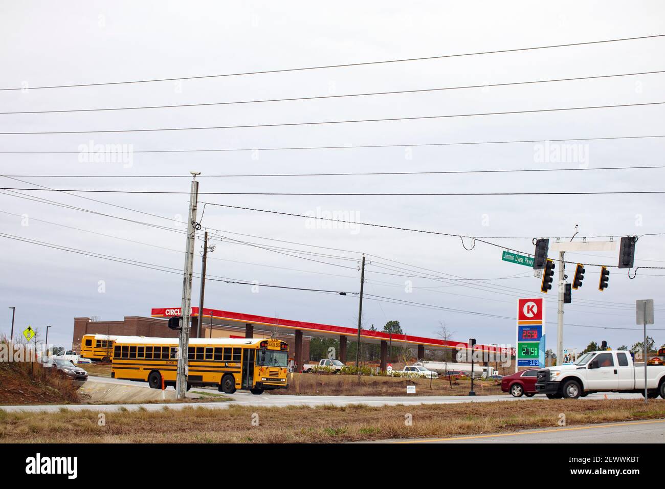 Line of kids getting into school bus hi-res stock photography and ...