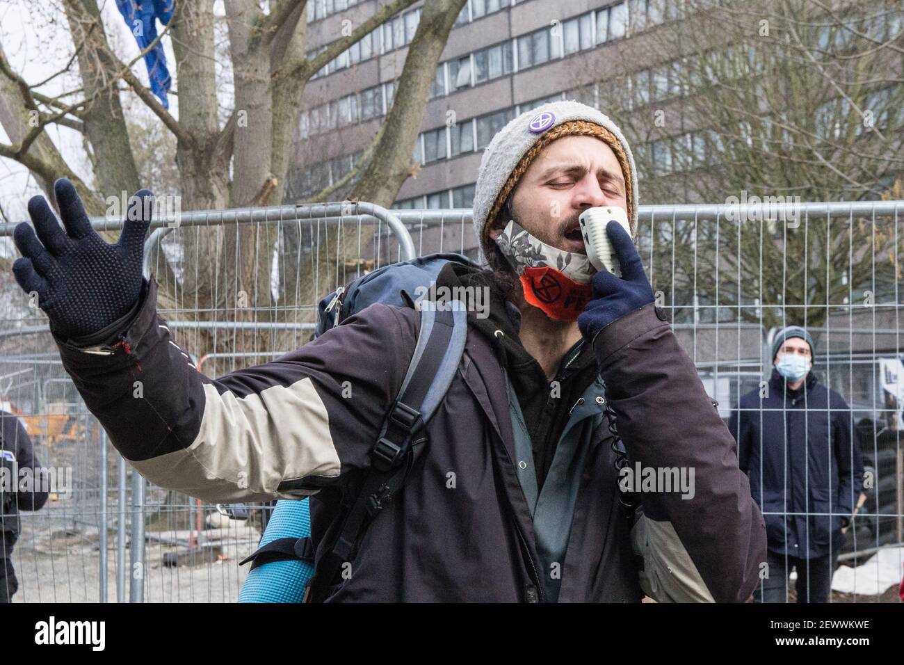Environmental tree sitting protest hi-res stock photography and images ...