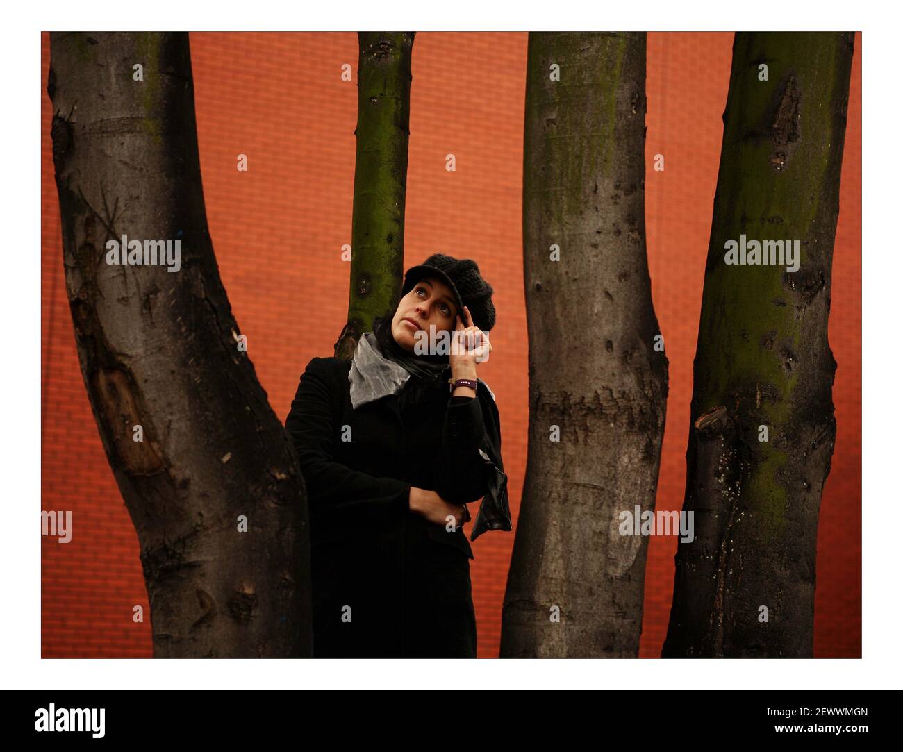 Souad Massi.... Algerian/French singer pic David Sandison 27/11/2007 ...