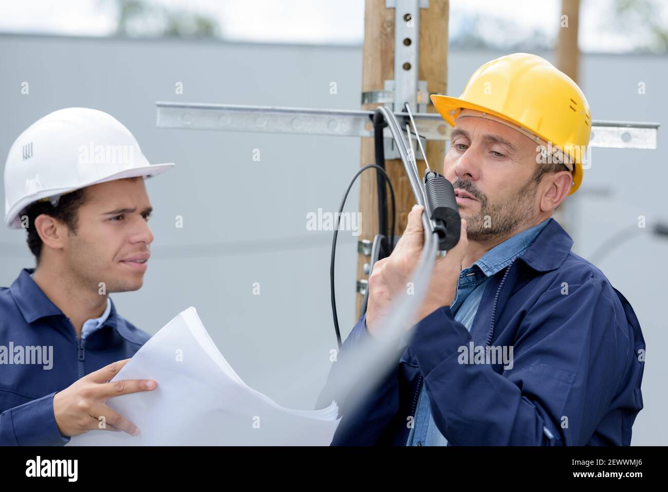 Construction workers moving big hi-res stock photography and images - Alamy