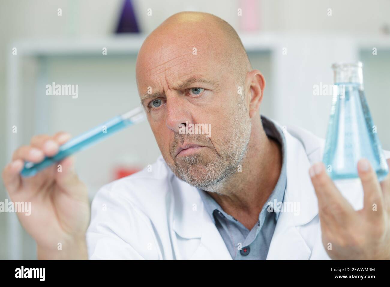 portrait of concentarted scientist old man in lab Stock Photo - Alamy
