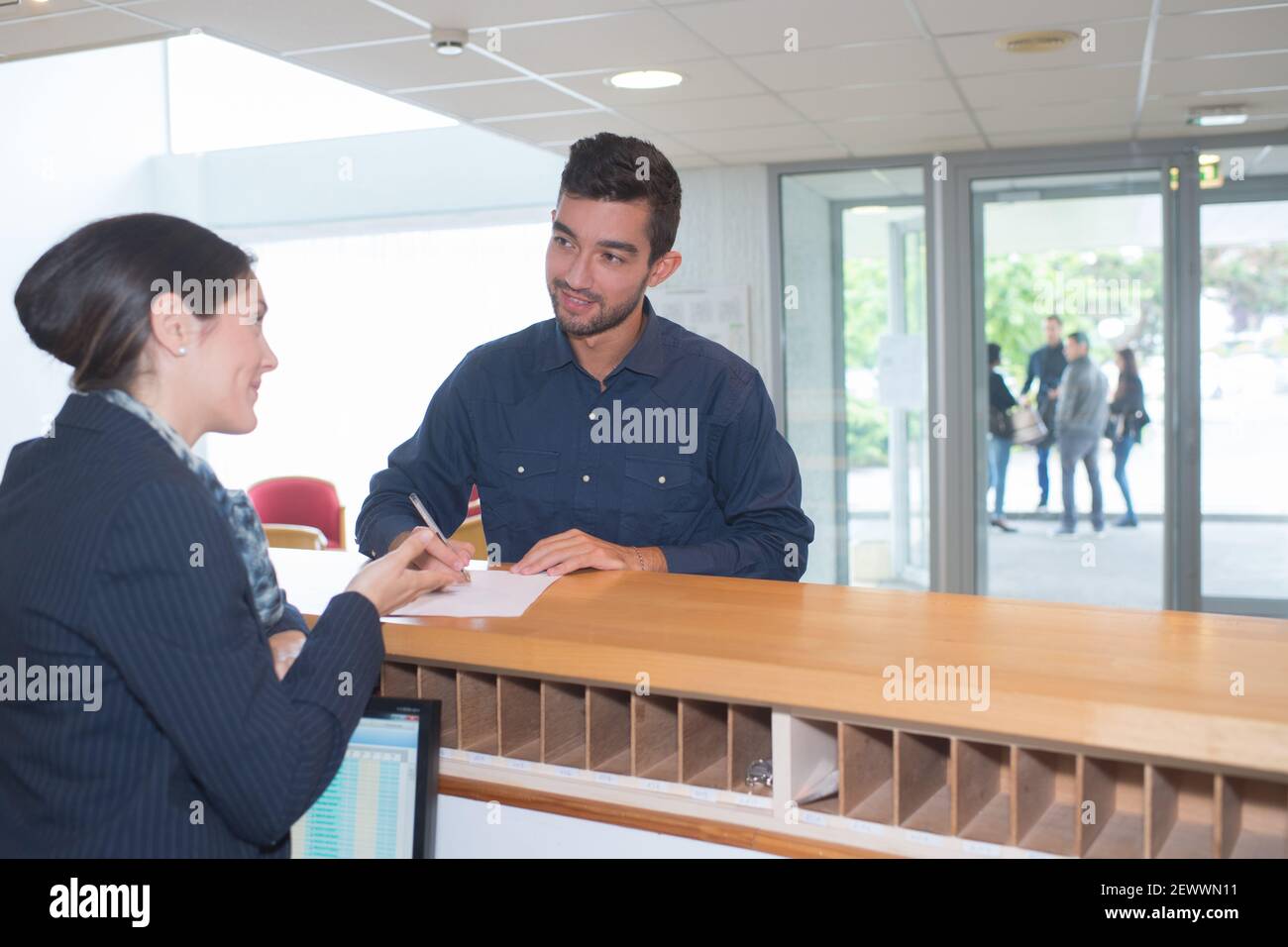 Hotel checkin hi-res stock photography and images - Alamy