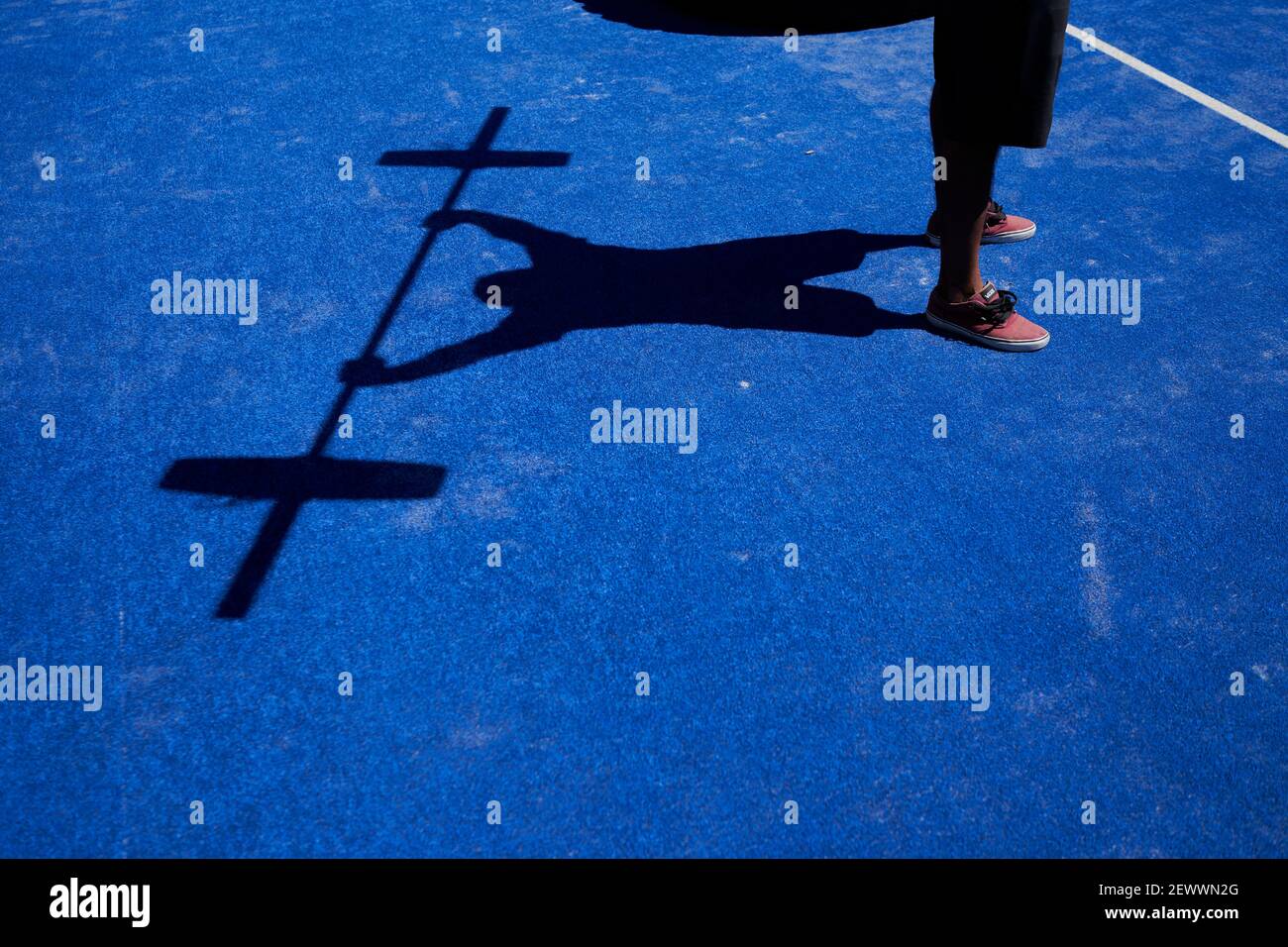 Shadow shape of weightlifter exercise Stock Photo - Alamy