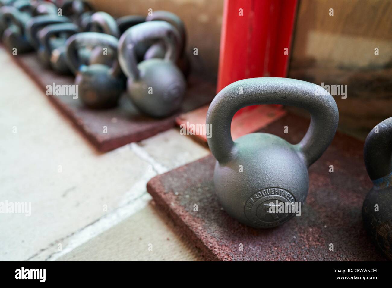 Kettlebell deadlift hi-res stock photography and images - Alamy