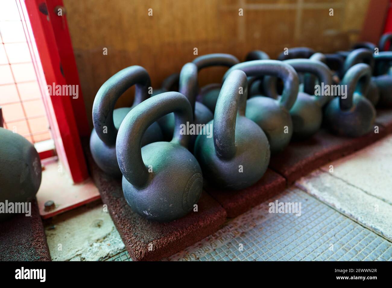Kettlebell deadlift hi-res stock photography and images - Alamy